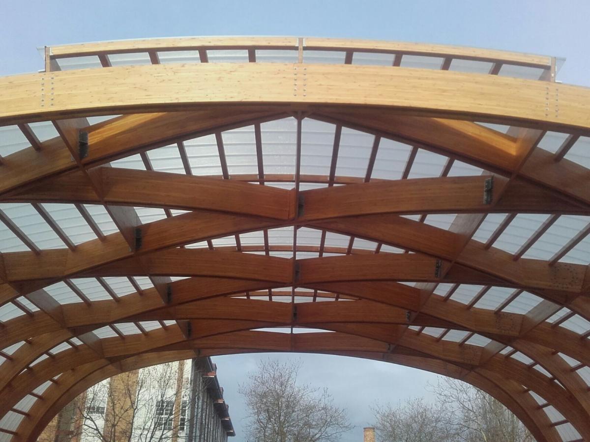 ESTRUCTURA DE MADERA LAMINADA ENCOLADA PARA PÉRGOLA PARQUE DA LAGOA DE ...