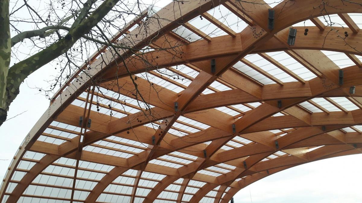 ESTRUCTURA DE MADERA LAMINADA ENCOLADA PARA PÉRGOLA PARQUE DA LAGOA DE ...